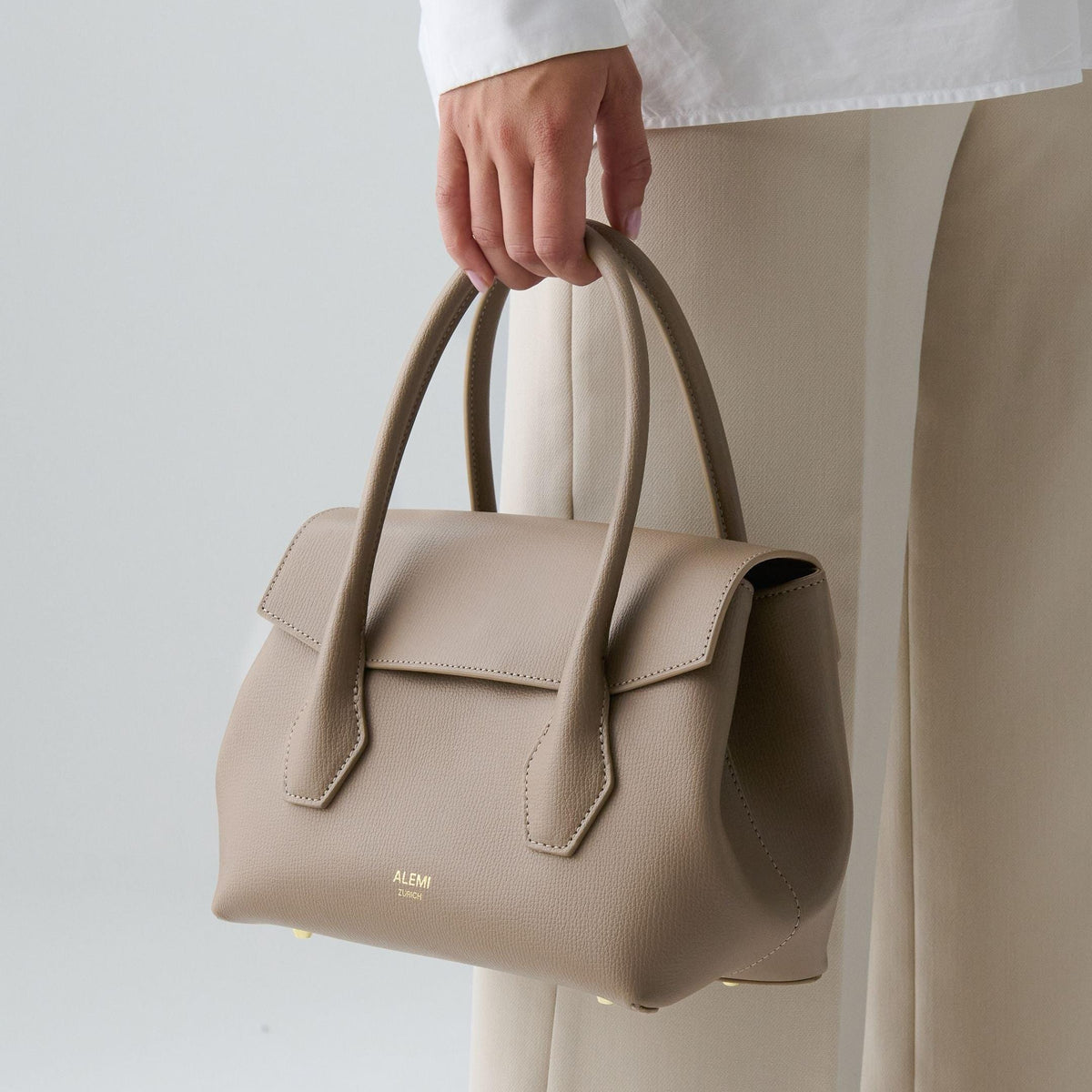 IDA SMALL in Greige - 2-in-1 Mini Shopper | ALEMI Zurich